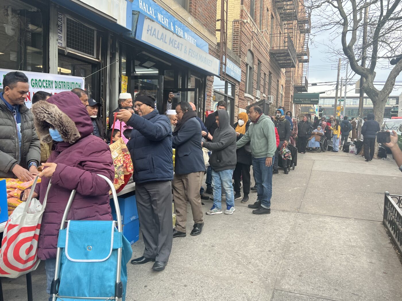Ramadan food drive feeds 150 Astorians - Queens Ledger